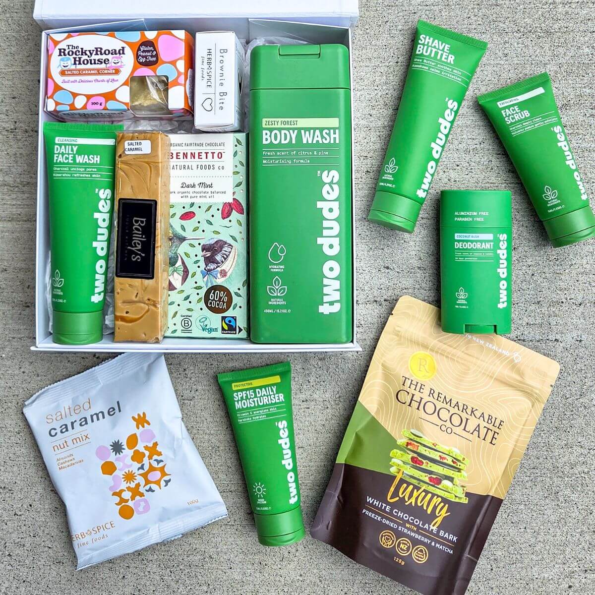 Deluxe Two Dudes Pamper Gift Box – Funky Gifts NZ